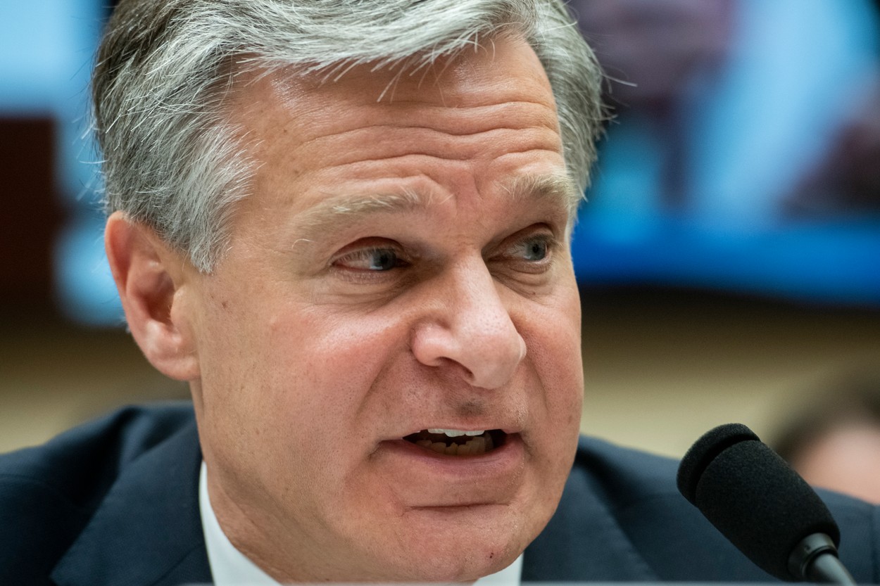 Redevine obligatorie purtarea măștii de protecție în toate spațiile ...